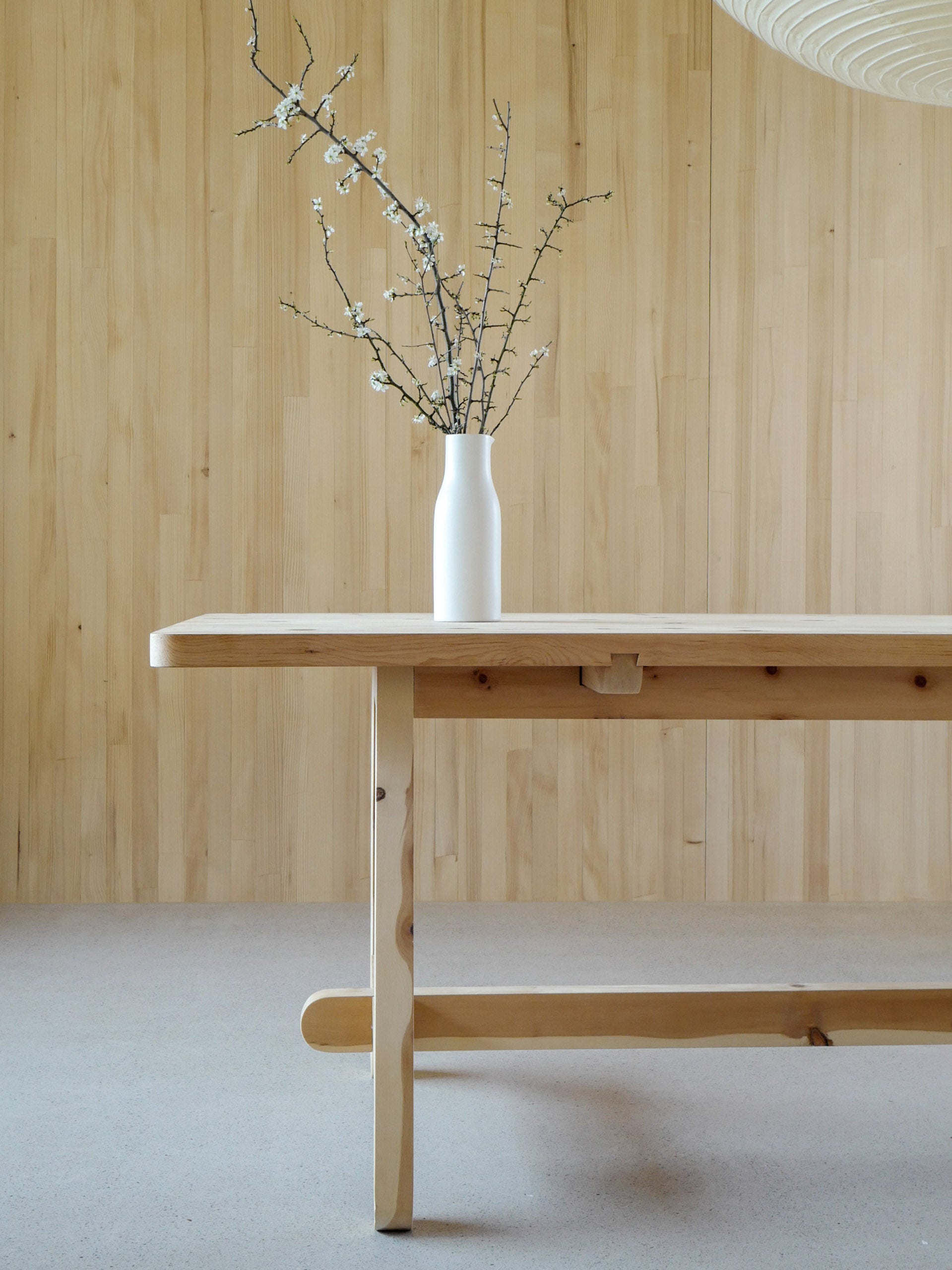 raïna. möbel aus arvenholz. arve - anders.